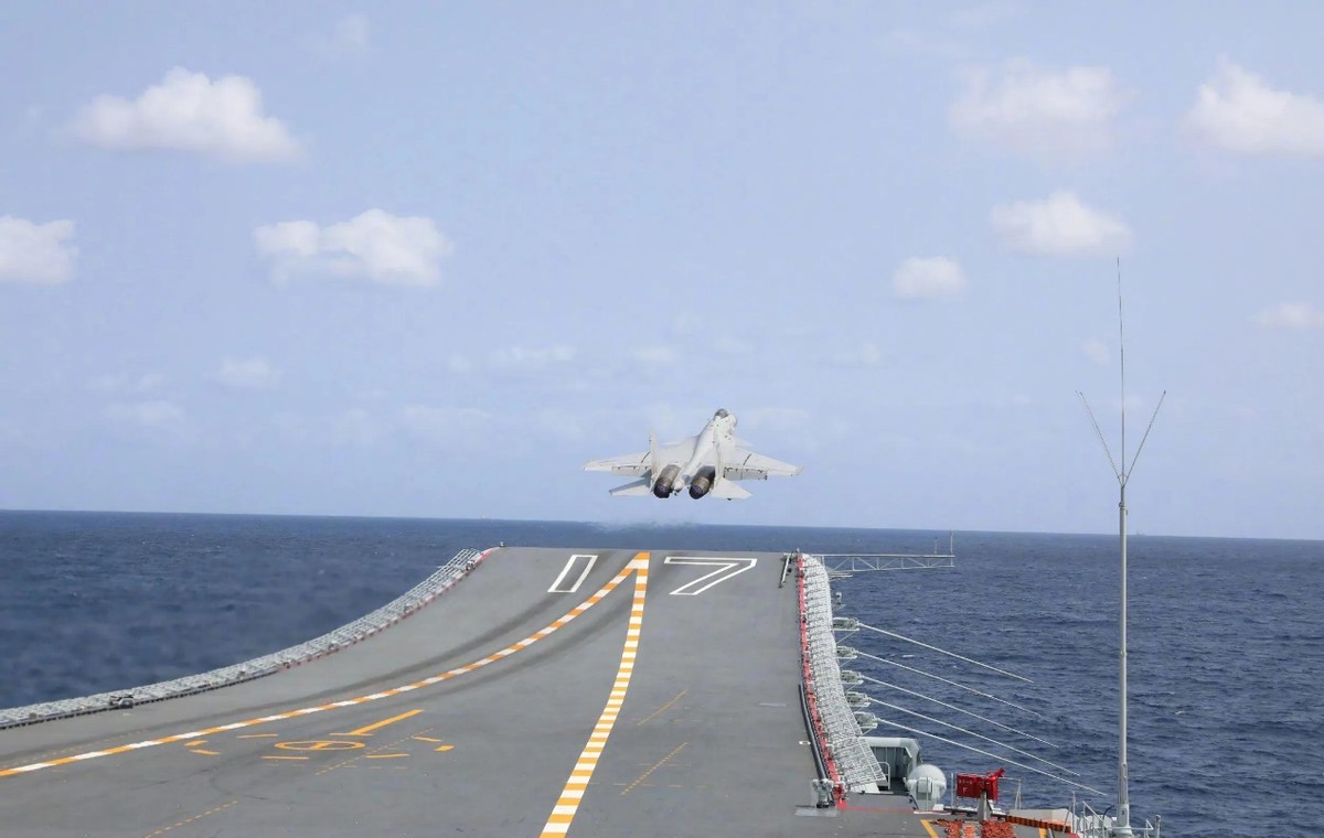 The Chinese and American aircraft carriers are "face to face", and the ...