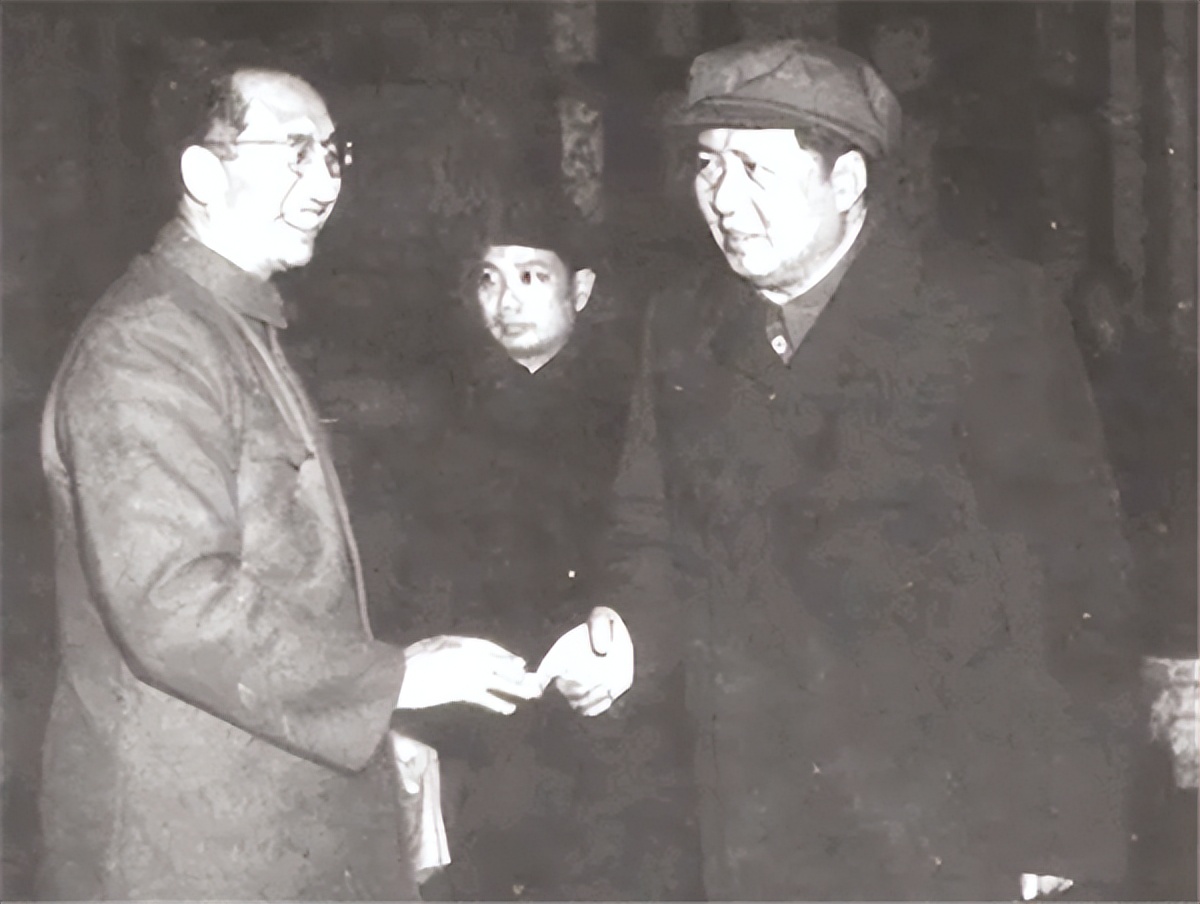During the Anti-Japanese War, Xu Xiangqian was suddenly transferred ...