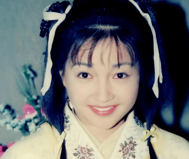 A recent photo of 53-year-old Hong Kong star Li Qihong was exposed. She ...