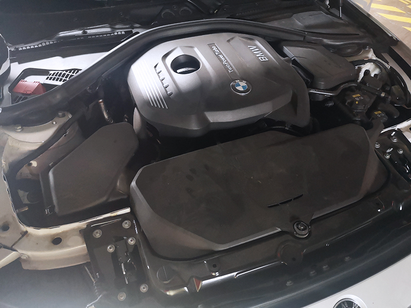 Who doesn't love such a 3 series?18 BMW 320Li plain car brush ECU power changes - iNEWS