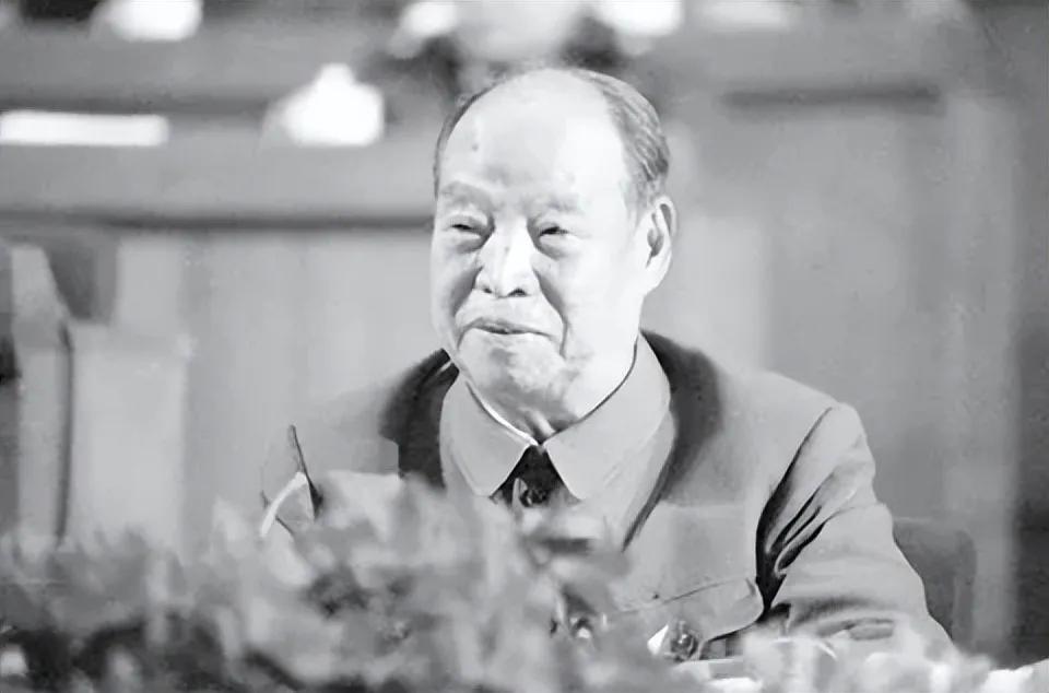 After Ye Jianying resigned, Peng Zhen succeeded him. When he fell ill in 1997, he said frankly ...