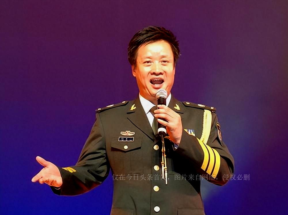 This time, 65-year-old Yan Weiwen, who has accompanied his wife to ...