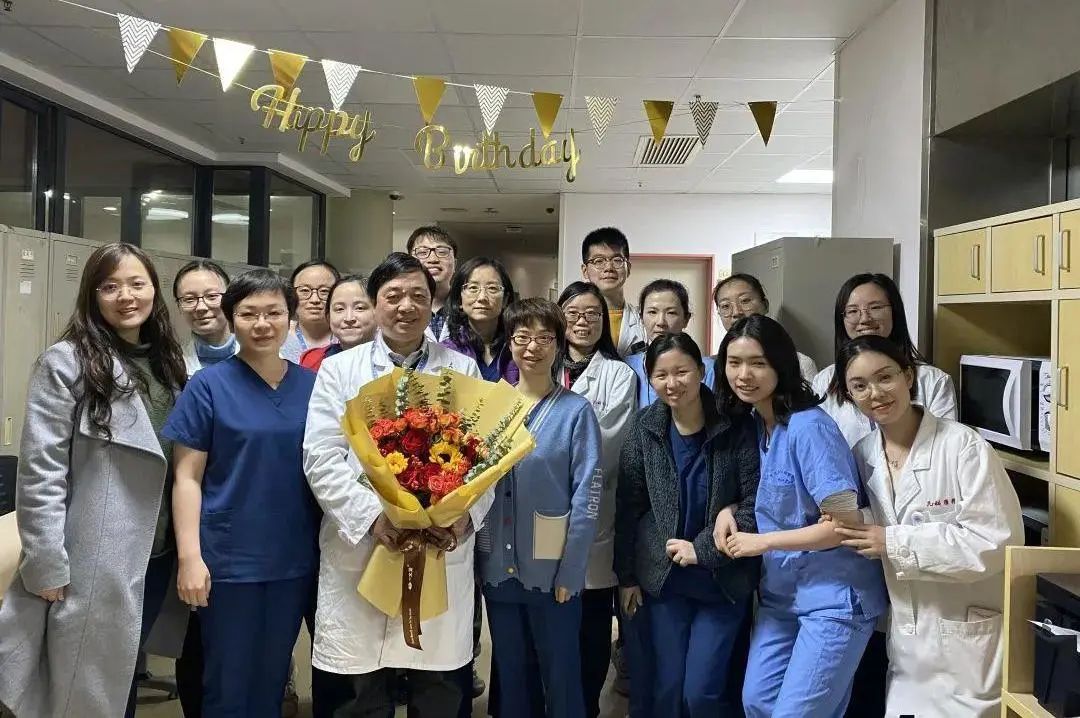 A famous doctor from Wenzhou!he is famous in shanghai - iNEWS