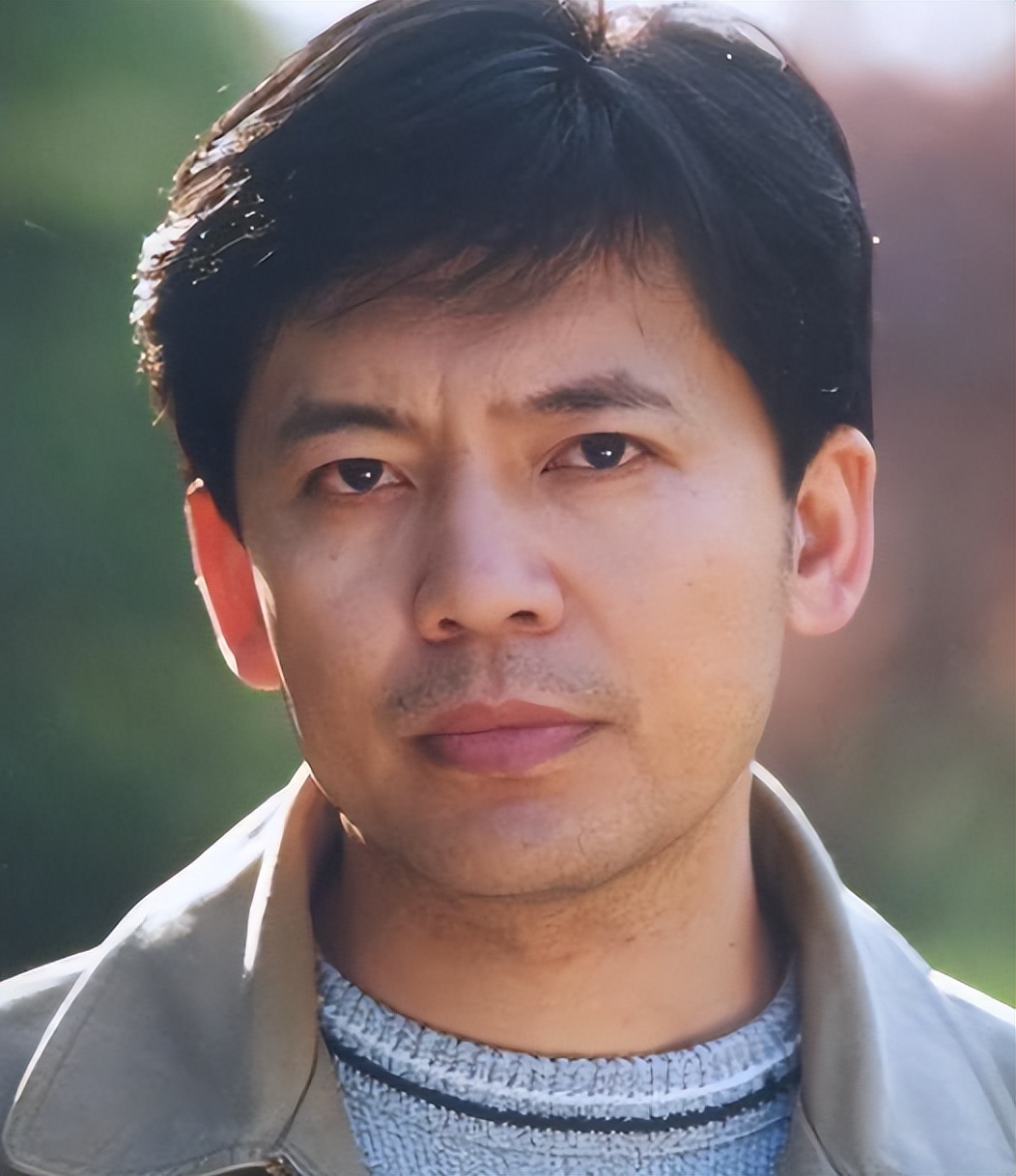 He Zhengjun: After rejecting Gong Li, he married his first love. He ...