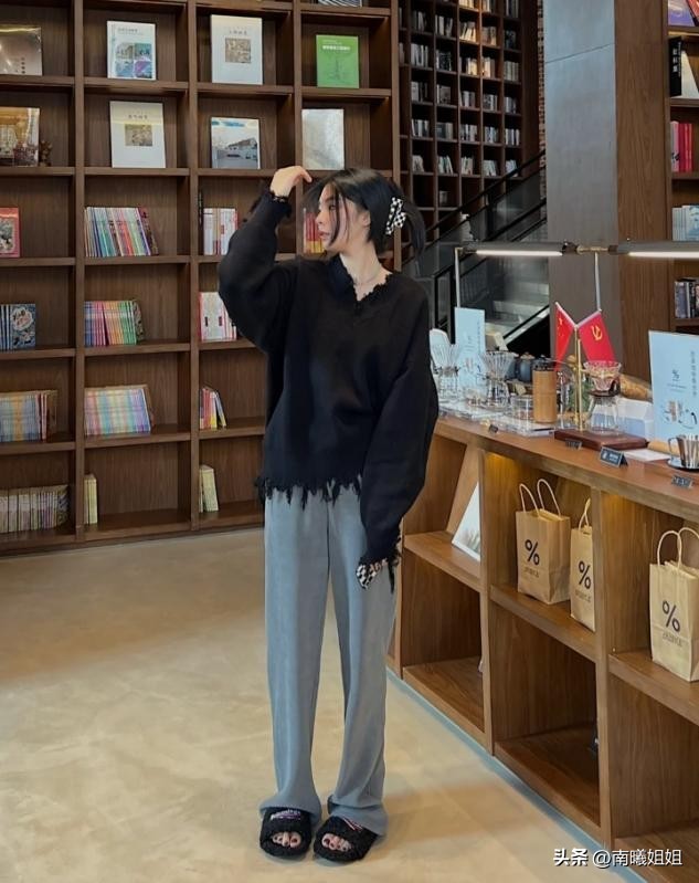 Miki became popular about a way of dressing: "sweater + mopping pants ...