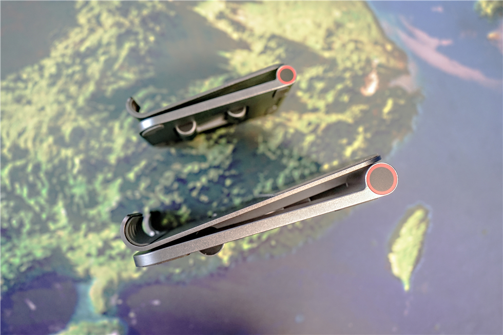 Inconspicuous but very useful laptop and tablet phone stand sharing - iNEWS