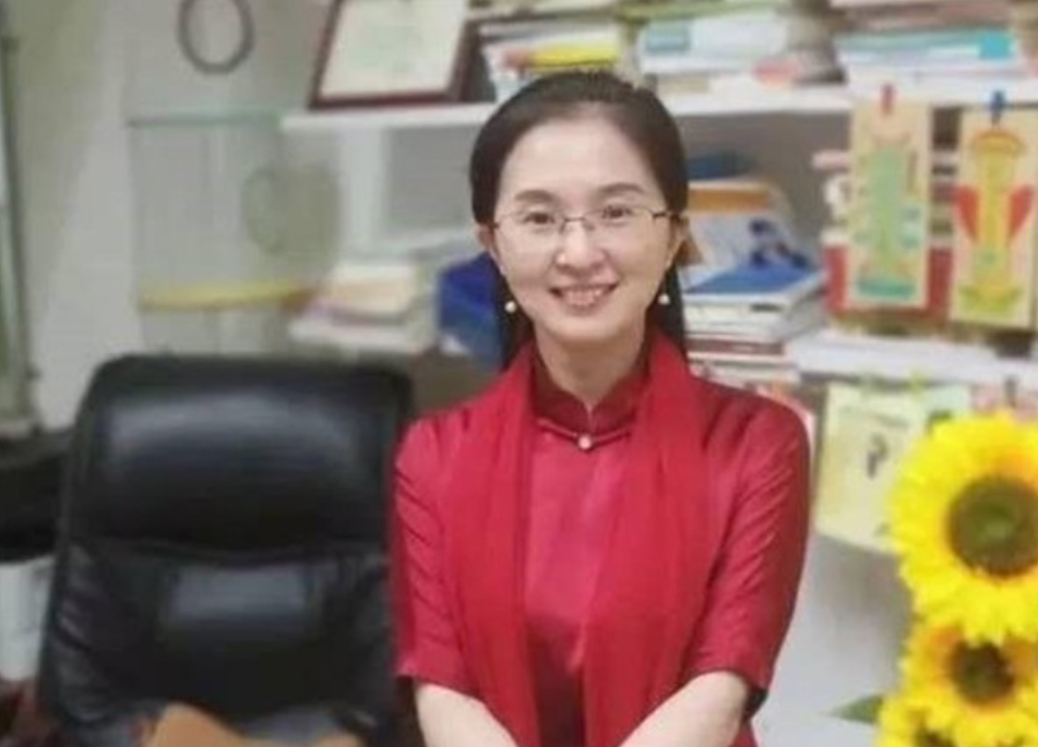 The Fall of Hu Hongmei, the beautiful principal - iNEWS