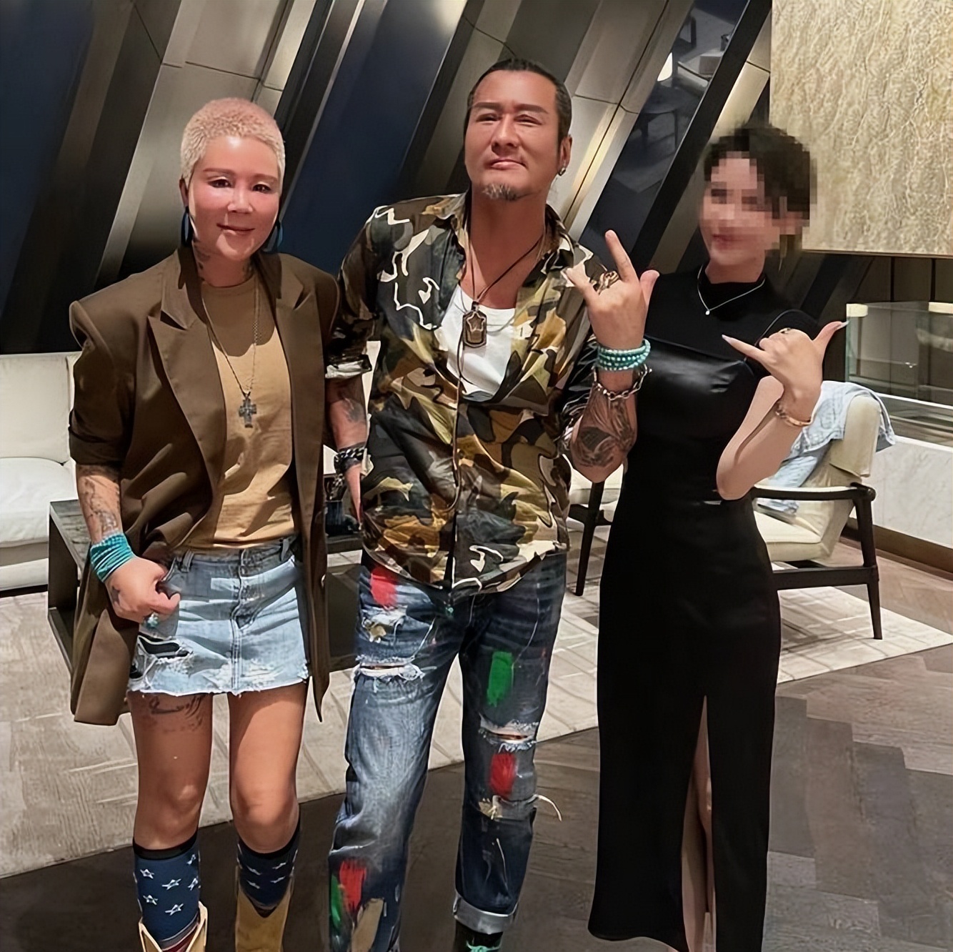 58-year-old Sun Xing revealed a new relationship!Interacted intimately ...