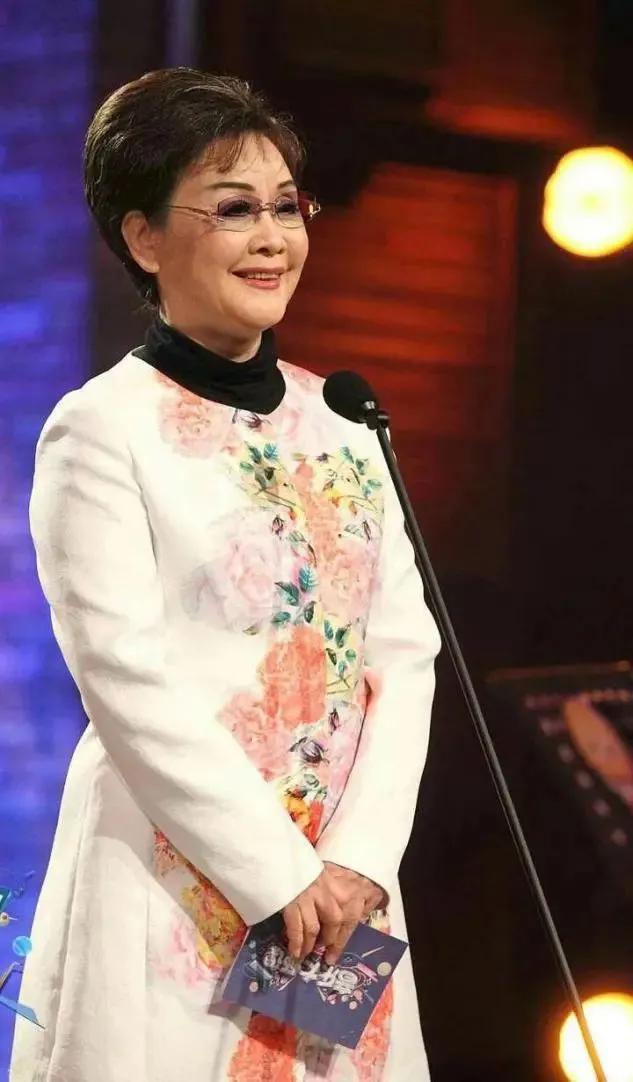 Li Guyi took off his wig and finally stopped acting tender! The roots ...