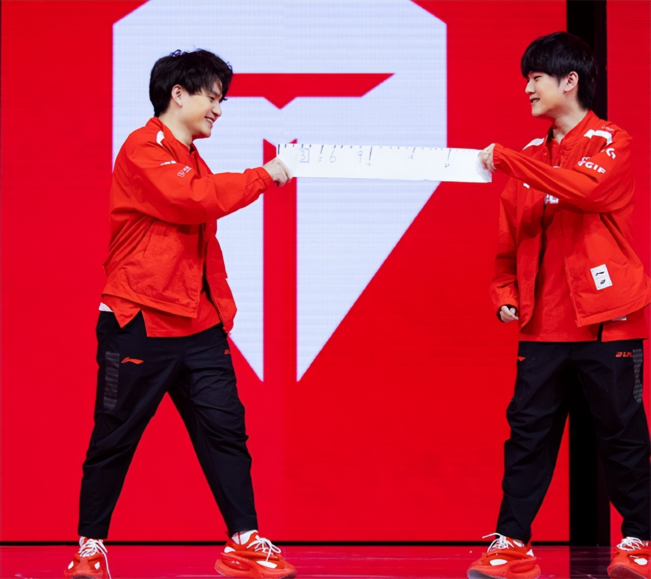 "Ruler is really not a mixed salary", Uzi commented on jkl's defeat: this is the attitude of top ...