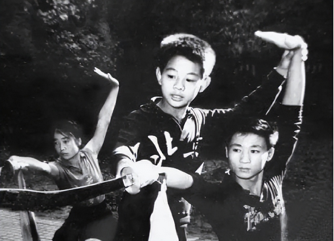 It is also Jet Li's gene. Comparing his ex-wife and Li Zhi's daughter ...