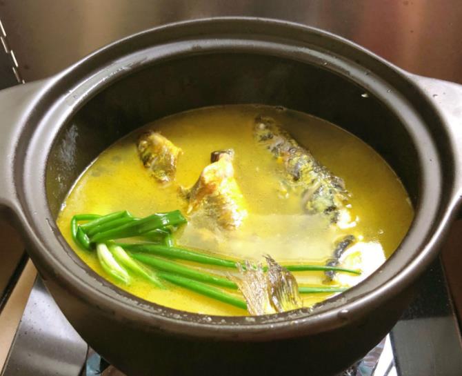 Is there a strong smell of yellow bone fish paste? The fish stall ...