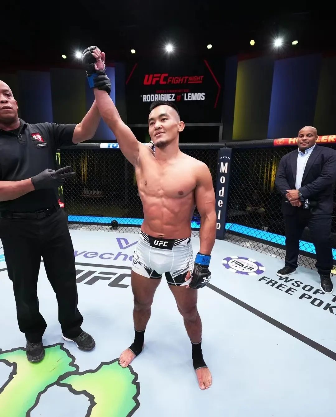 This morning, China's power is showing up in UFC!Sha Yilan knocks out ...