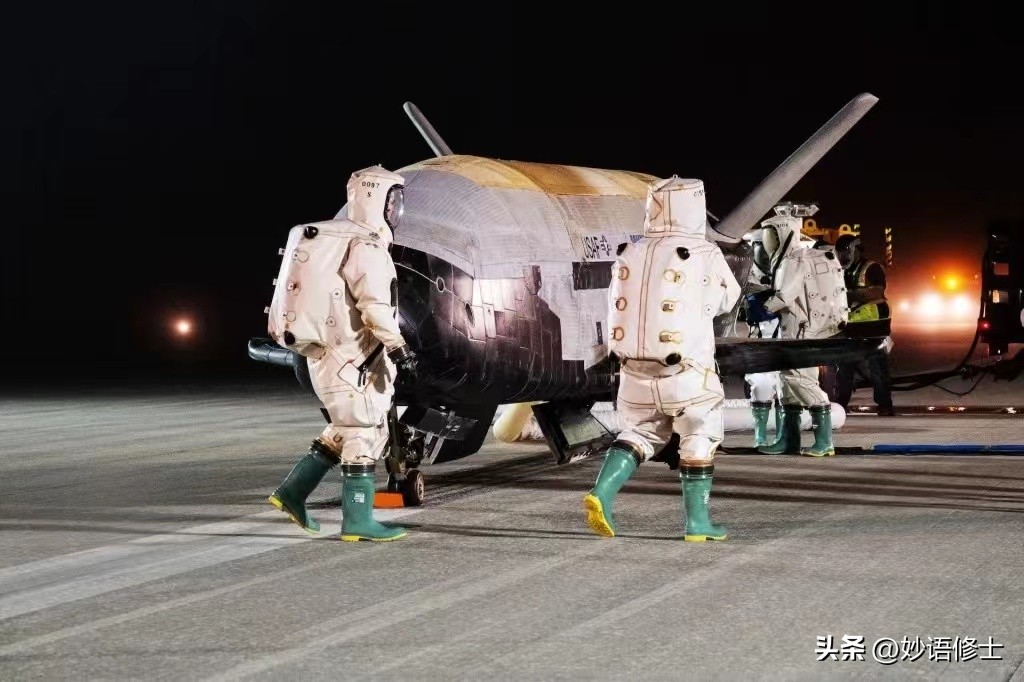A reusable experimental spacecraft is not a space shuttle! It's more ...