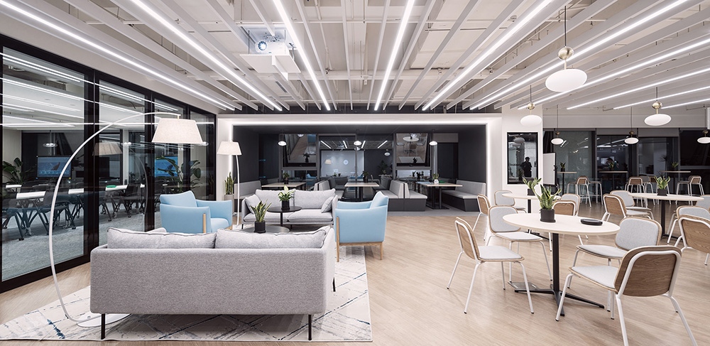 Modern and simple Nanjing BMW & ArcherMind BA TechWorks office design ...