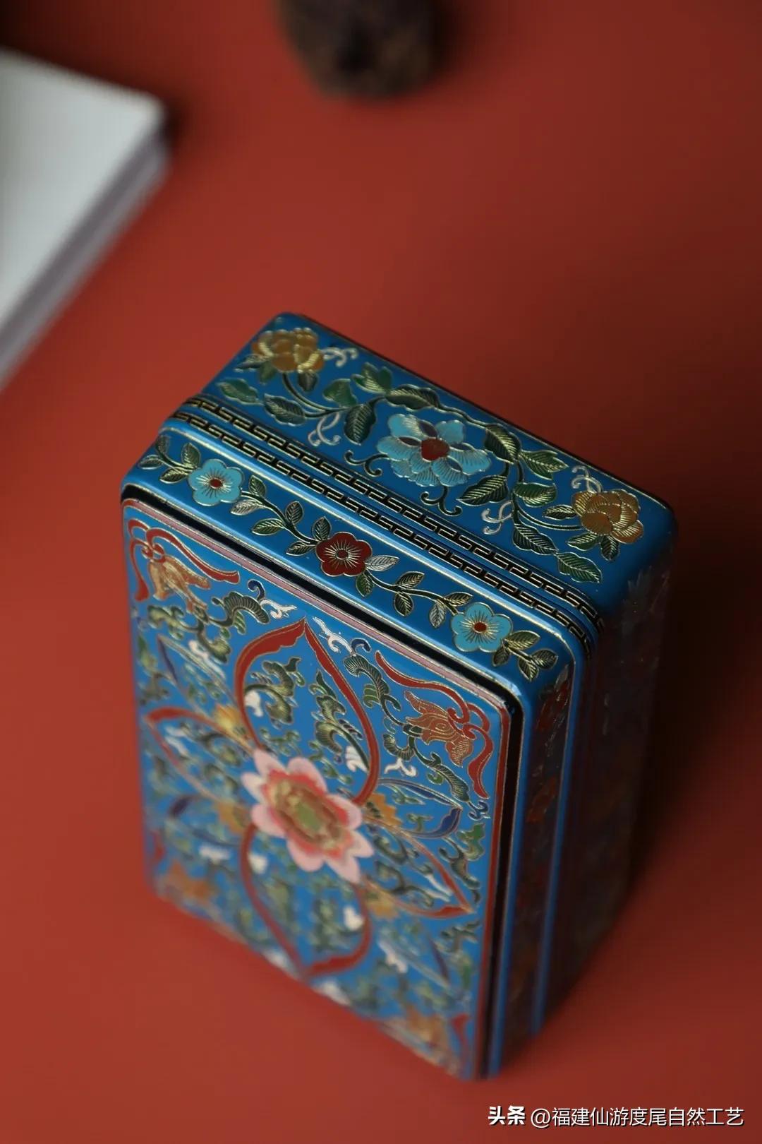 Small-leaf red sandalwood old material flower cluster lacquer carved ...