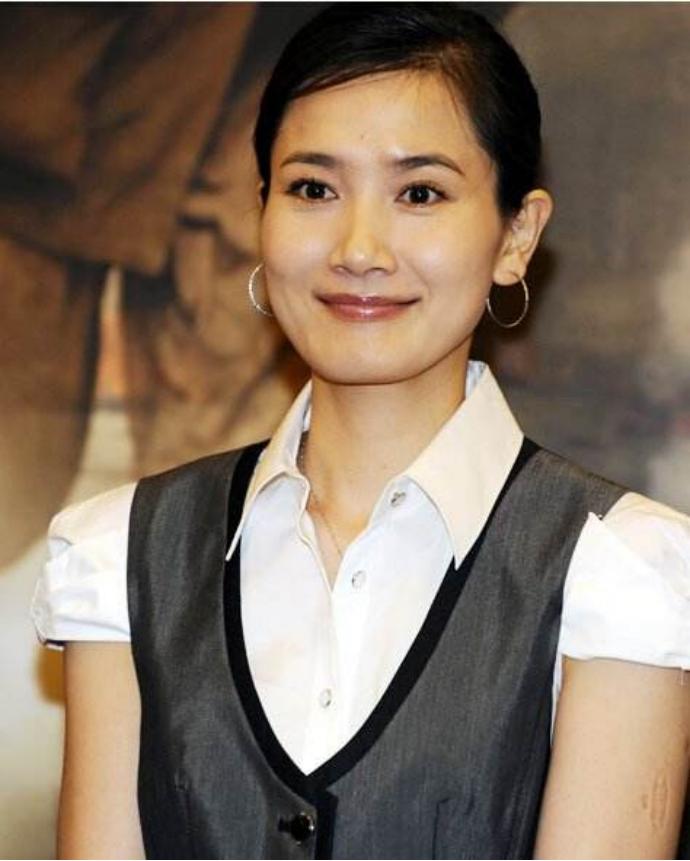 Post-70s actor Pan Yuchen: After divorcing Hou Yong, he is like a rose ...