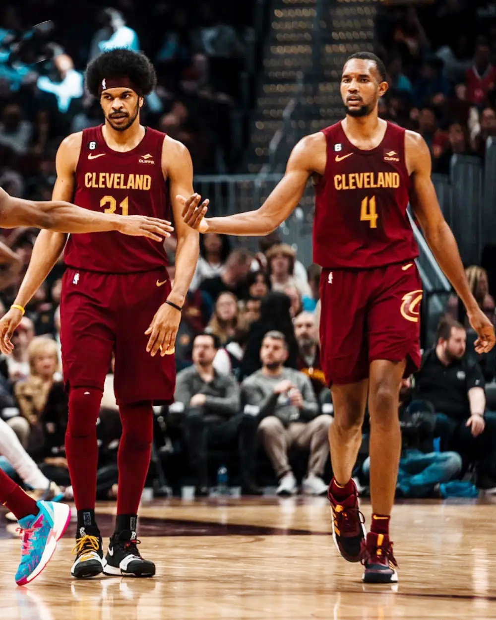 Pity! The weakened version of Lopez, the Lakers gave up easily - iNEWS