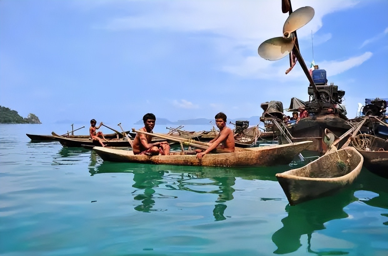 Moken people who have lived in the water all their lives and never ...