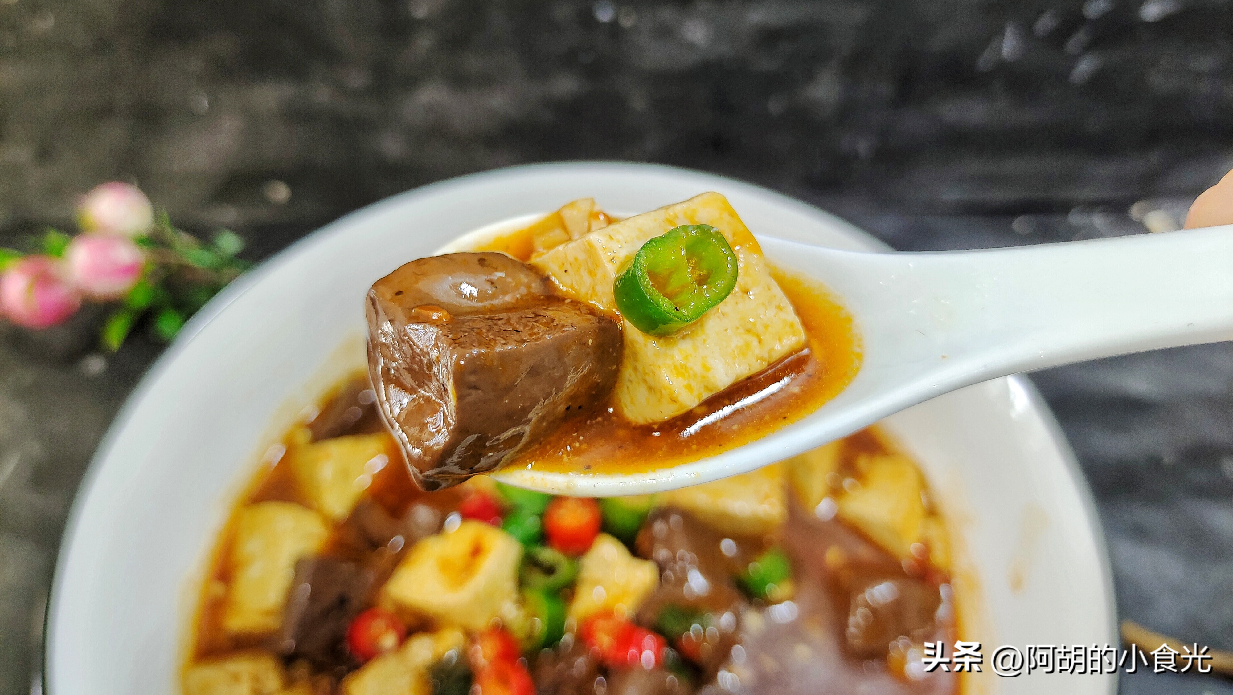 Spicy pig blood stewed tofu: double the nutrition and appetizing!Every ...