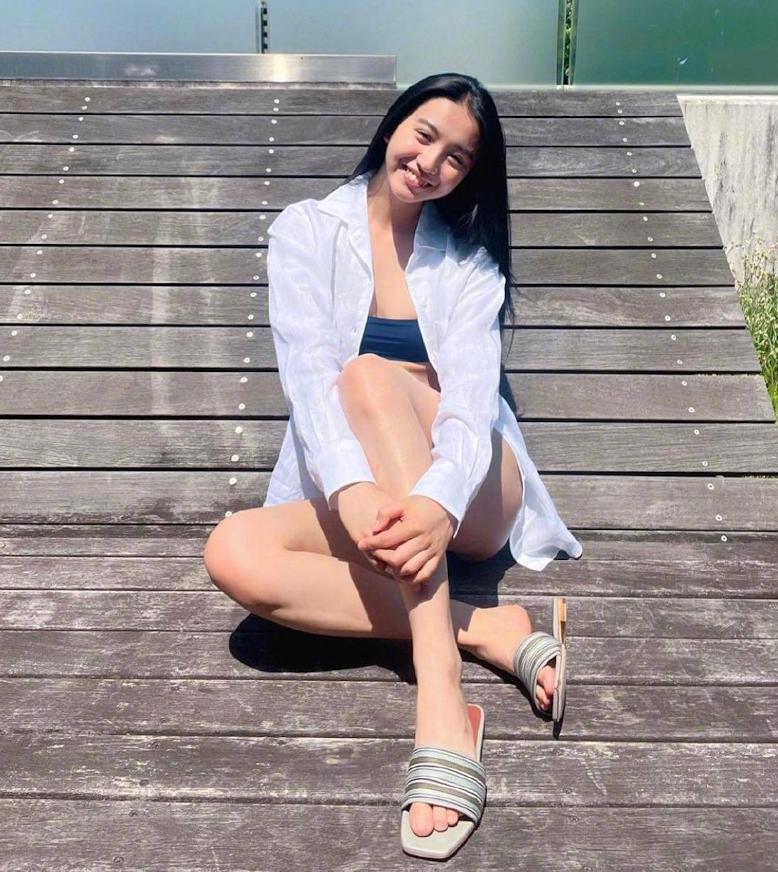 Star second generation Kimura Mitsuki posted a sexy swimsuit photo!The protruding front and back ...