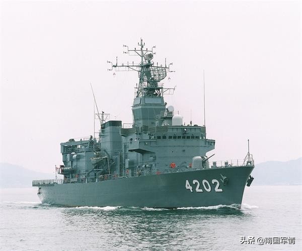 Chinese warships once again launched free navigation, crossing the ...