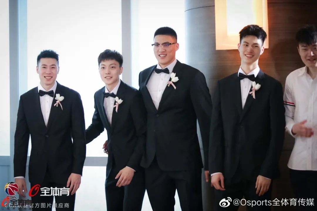 Wang Xinkai's newly married handsome and handsome, and the best man group is also handsome - iNEWS
