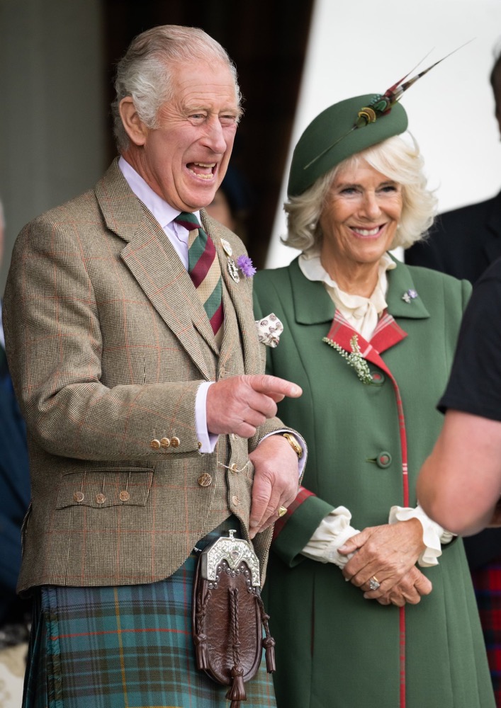 Charles is so nice to Camilla!The greeting card was released this year ...