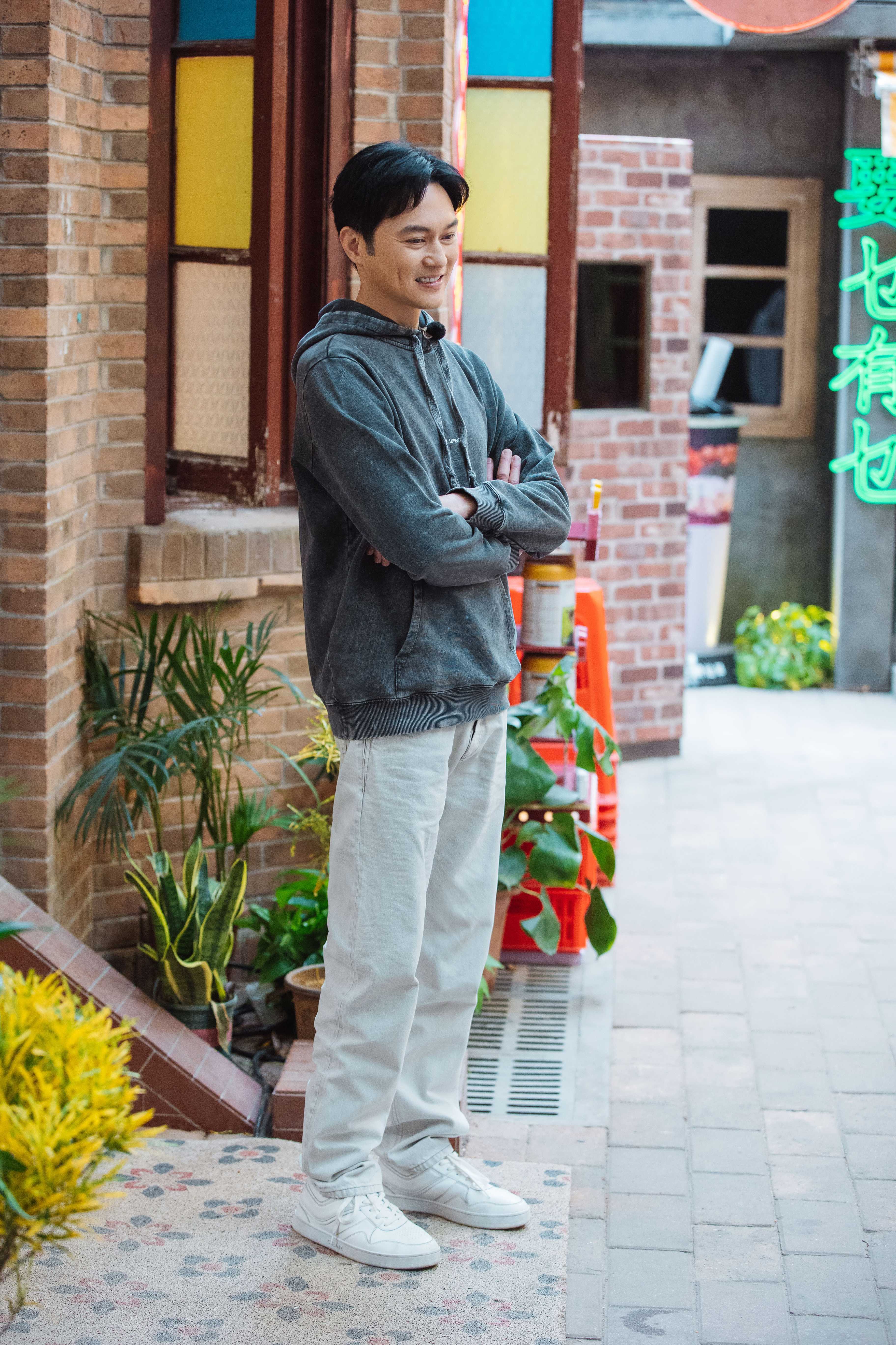 Yin Zheng and Liu Cong "flash" "Night in Big Wan Chai" to send warmth ...