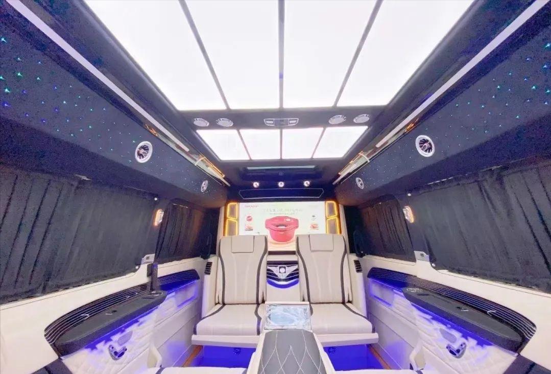 22 models of Mercedes-Benz Vito, high-top Maybach version, such a ...