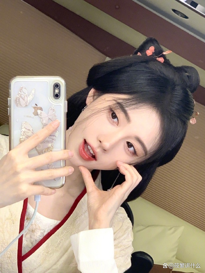 Ju Jingyi posted a behind-the-scenes photo of "The Order of Flowers ...