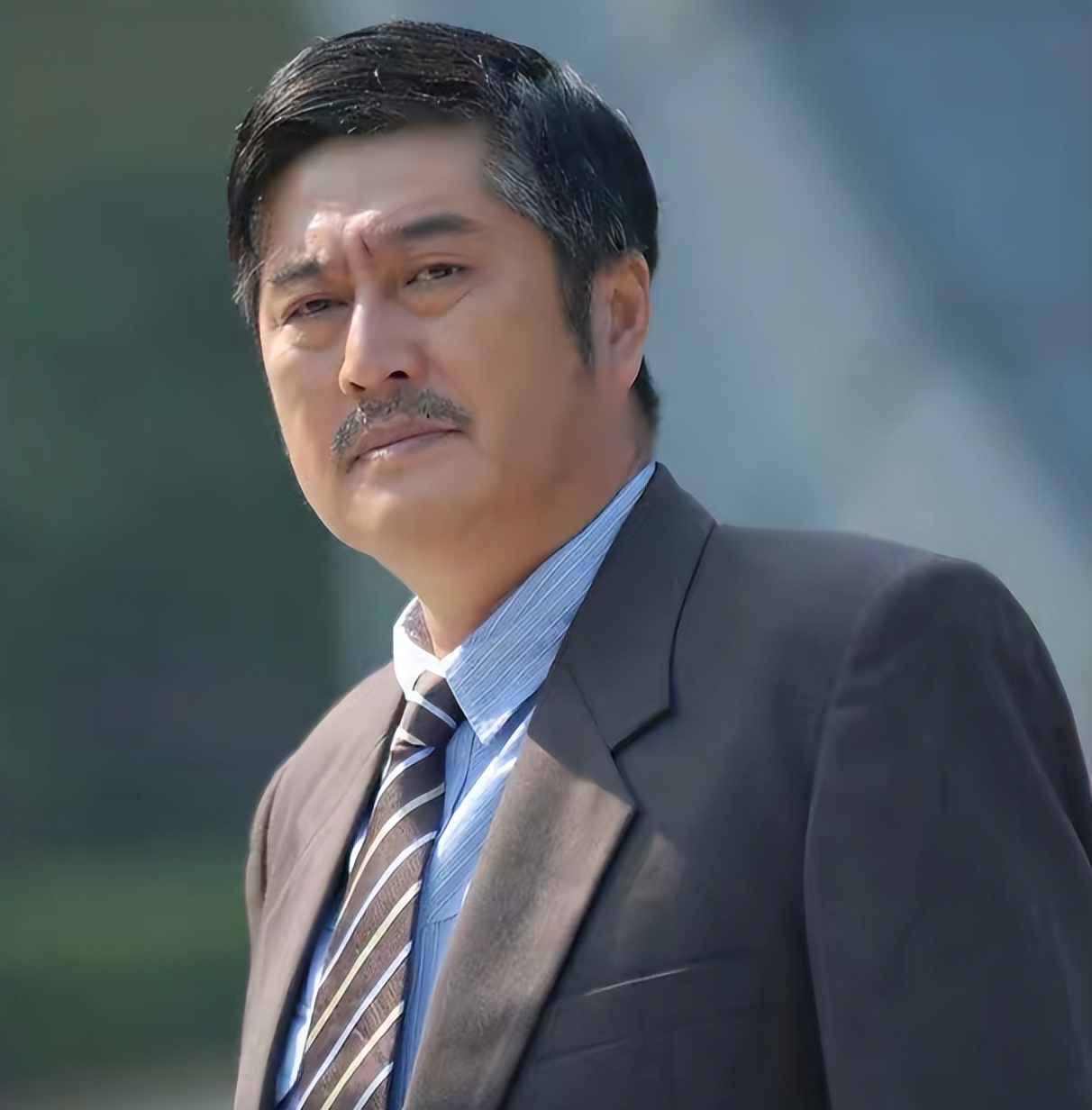 Hong Kong star Lin Wei returned to his hometown in the countryside to ...