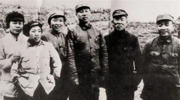 She was the first female general in New China, but she had no children ...