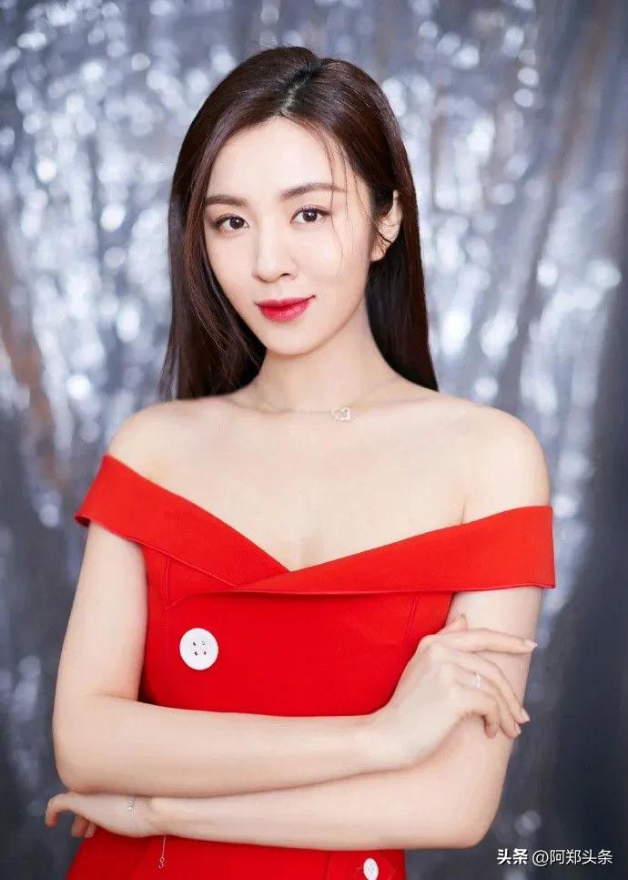 Wang Xiaochen is mature, sexy and charming - iNEWS