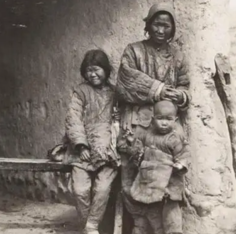 Guo Rong, the prototype of Li Xiangxiu in "The Gate of the Mansion ...