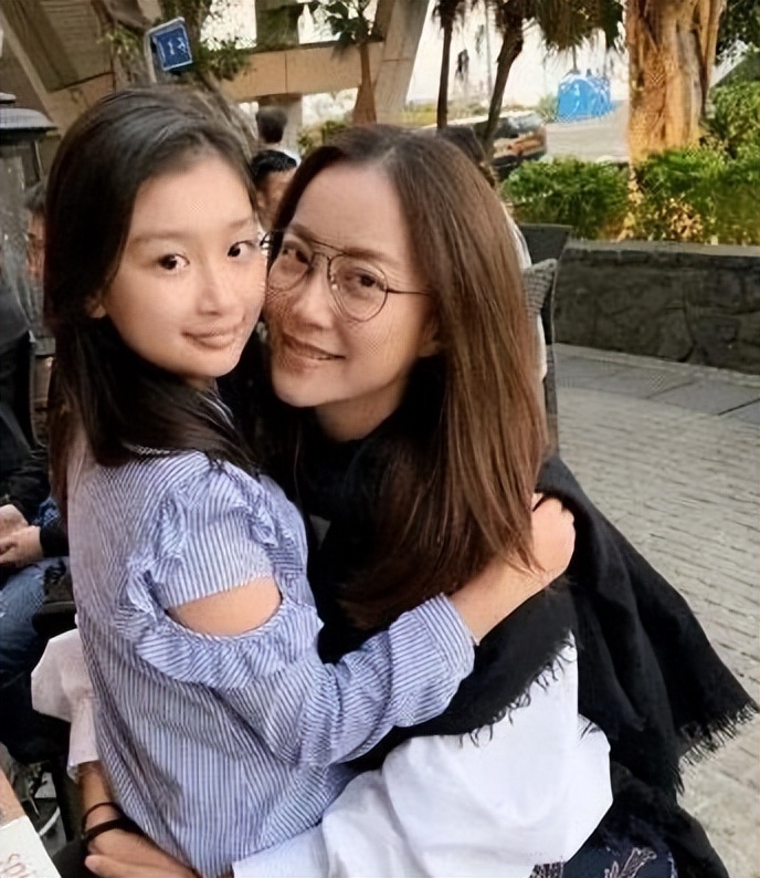 Huo Wenxi: I have been with Nicholas Tse for 26 years, but she was pregnant before she was ...