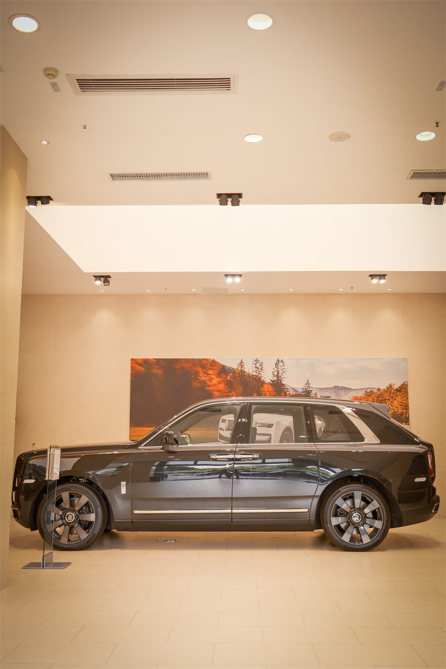 Rolls-Royce Cullinan Real Shot in Guiyang - iMedia