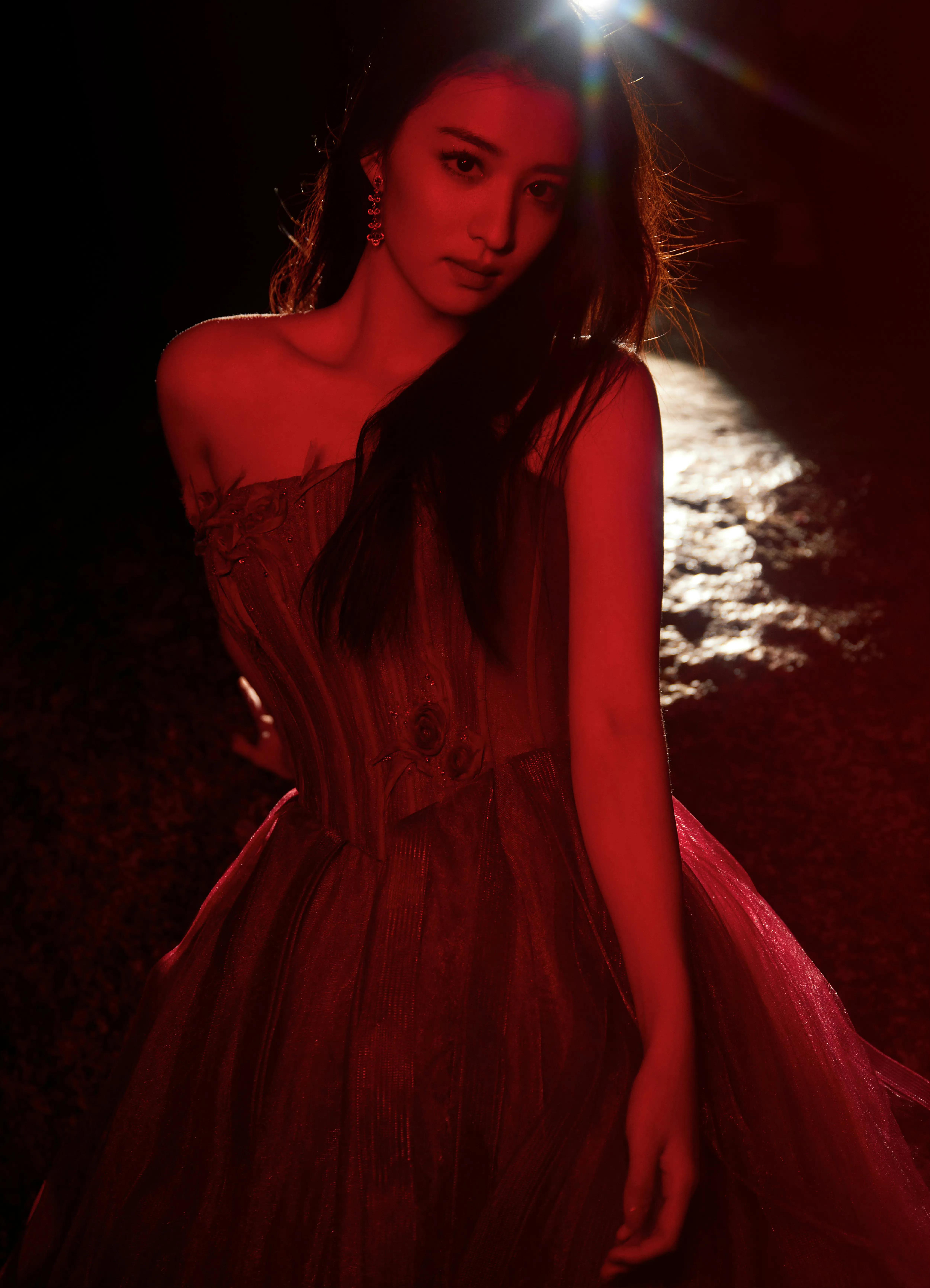 Wang Churan candlelight red dress and white mermaid, beautiful, dizzy ...
