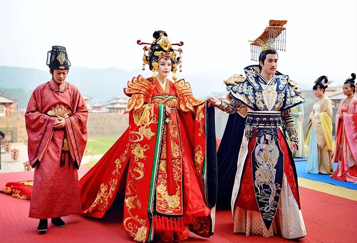 She married "Two Emperors" and gave birth to "Two Emperors", but she ...