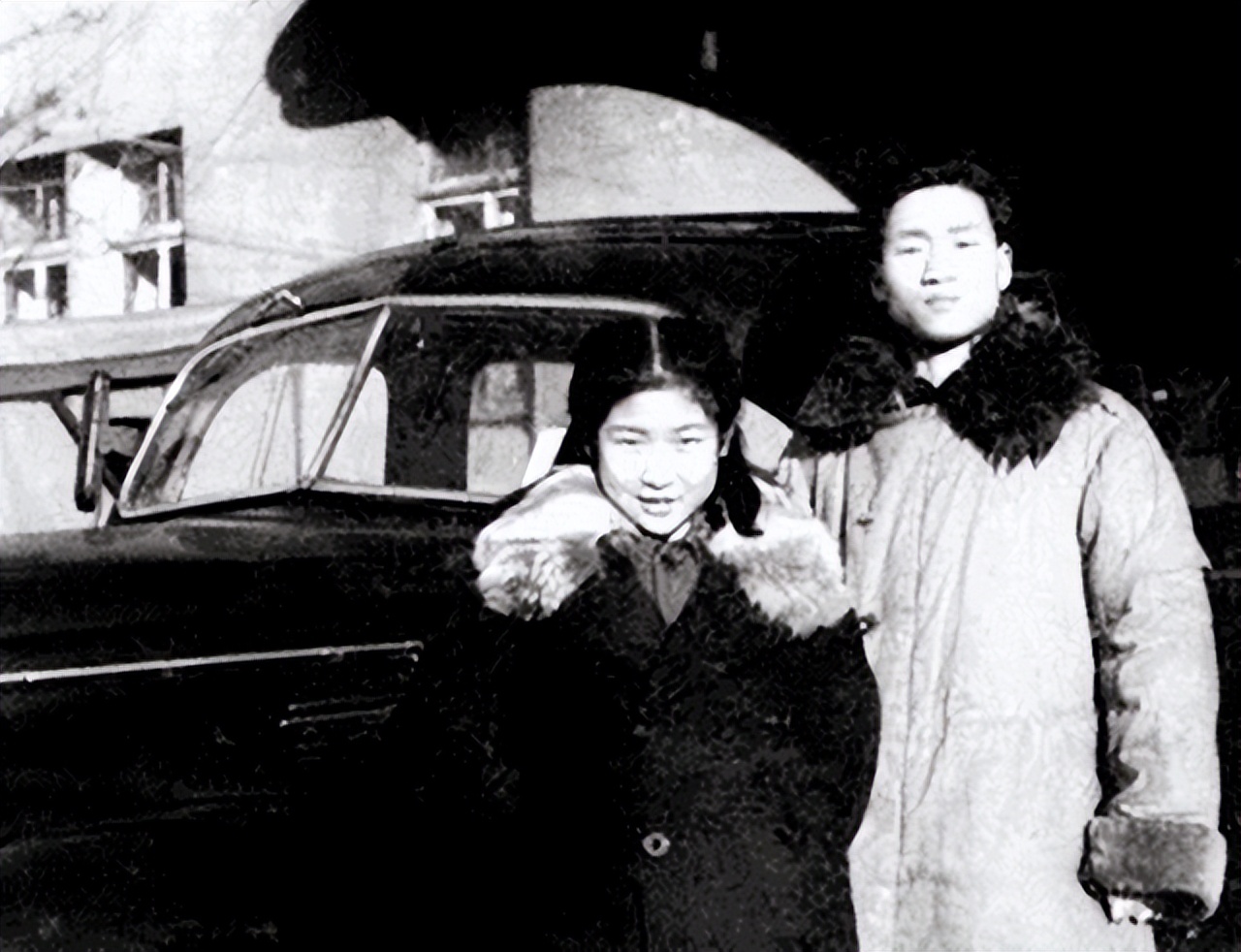 Old photos of Li Min and Li Na taking a group photo in their later ...