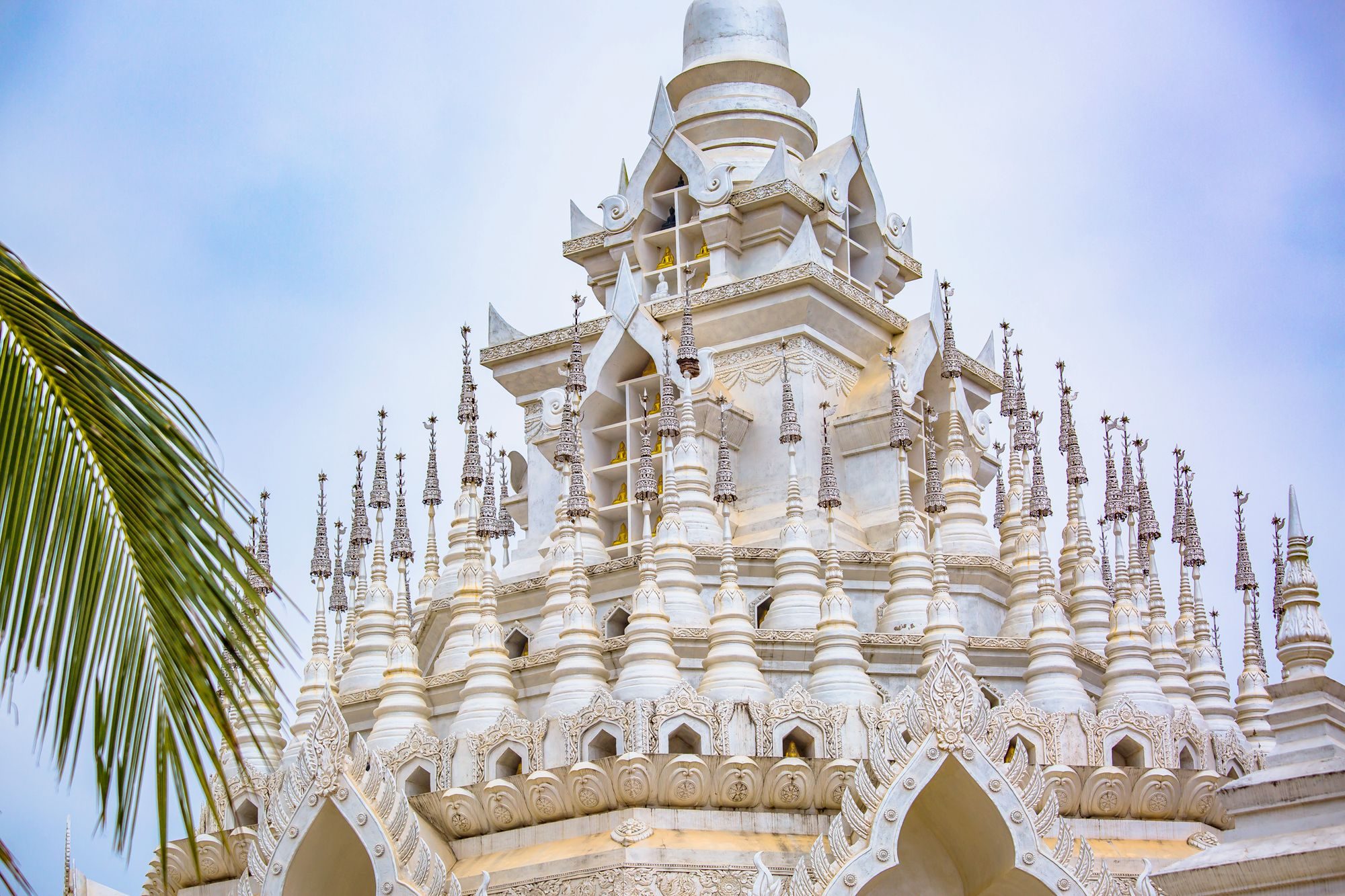 There is a Prajna Temple in Xishuangbanna, which has a unique shape and ...