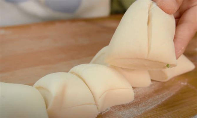 The hotter the day, the more you want to eat warm puff pastry, soft and ...