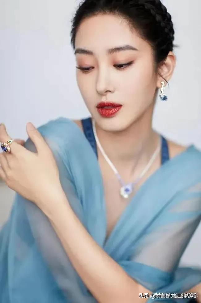 Movie star Yang Caiyu - beautiful photo - iNEWS