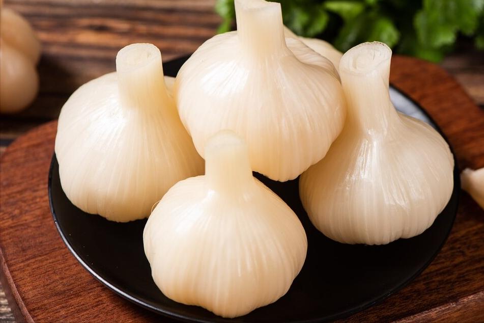 Pickled candied garlic, only sugar and vinegar are not authentic ...