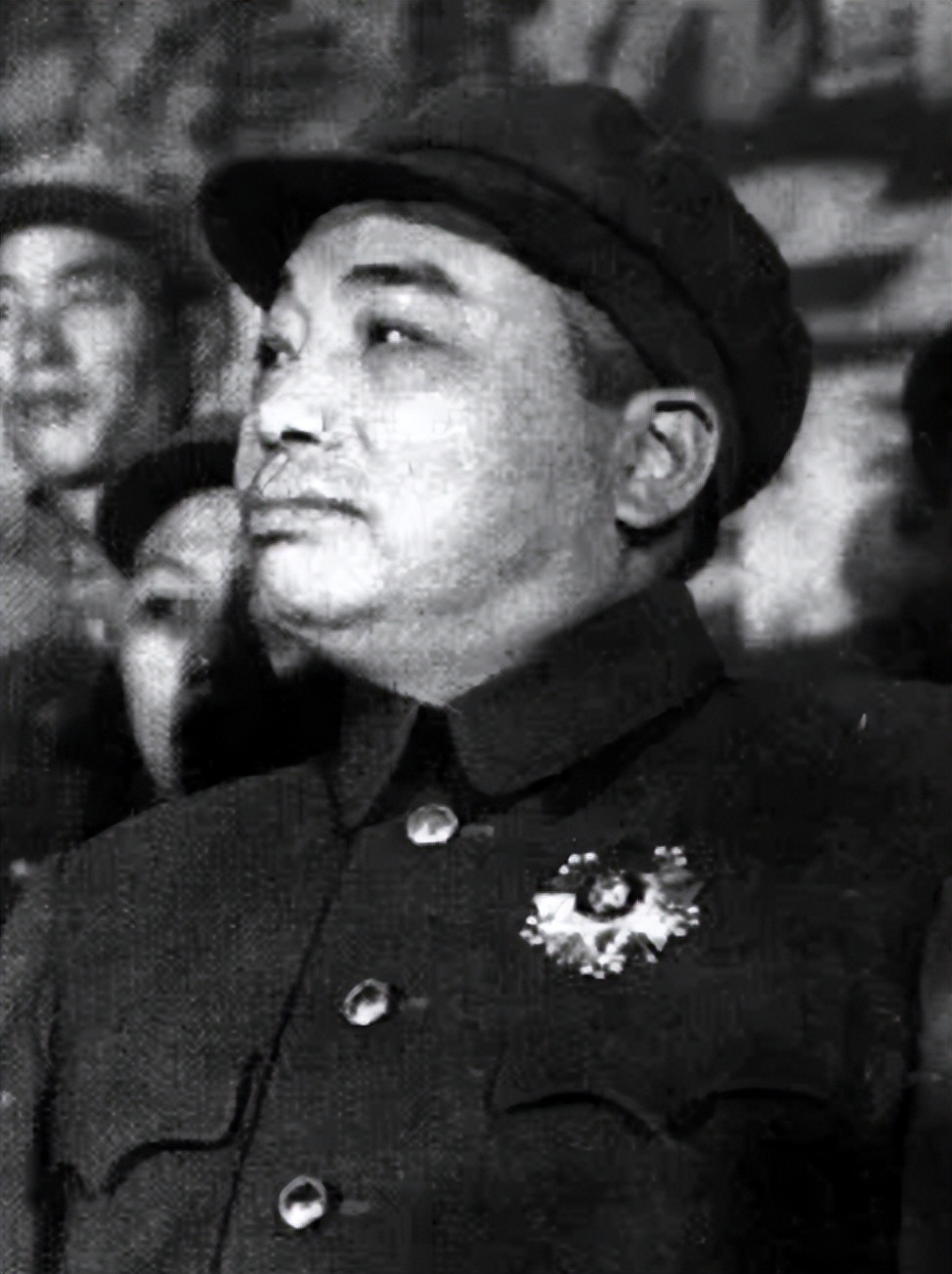 When Peng Dehuai returned to his hometown in 1961, Hua Guofeng visited ...