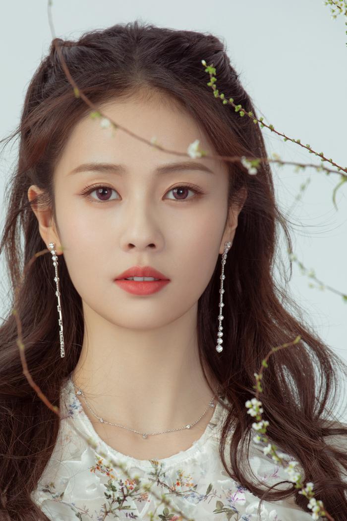 It is rumored on the Internet that the old photos of the popular ...