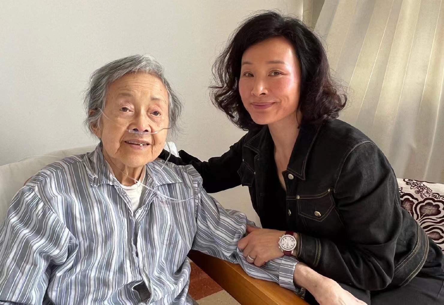 Actor Chen Chong sent a message to mourn his mother, with delicate and ...