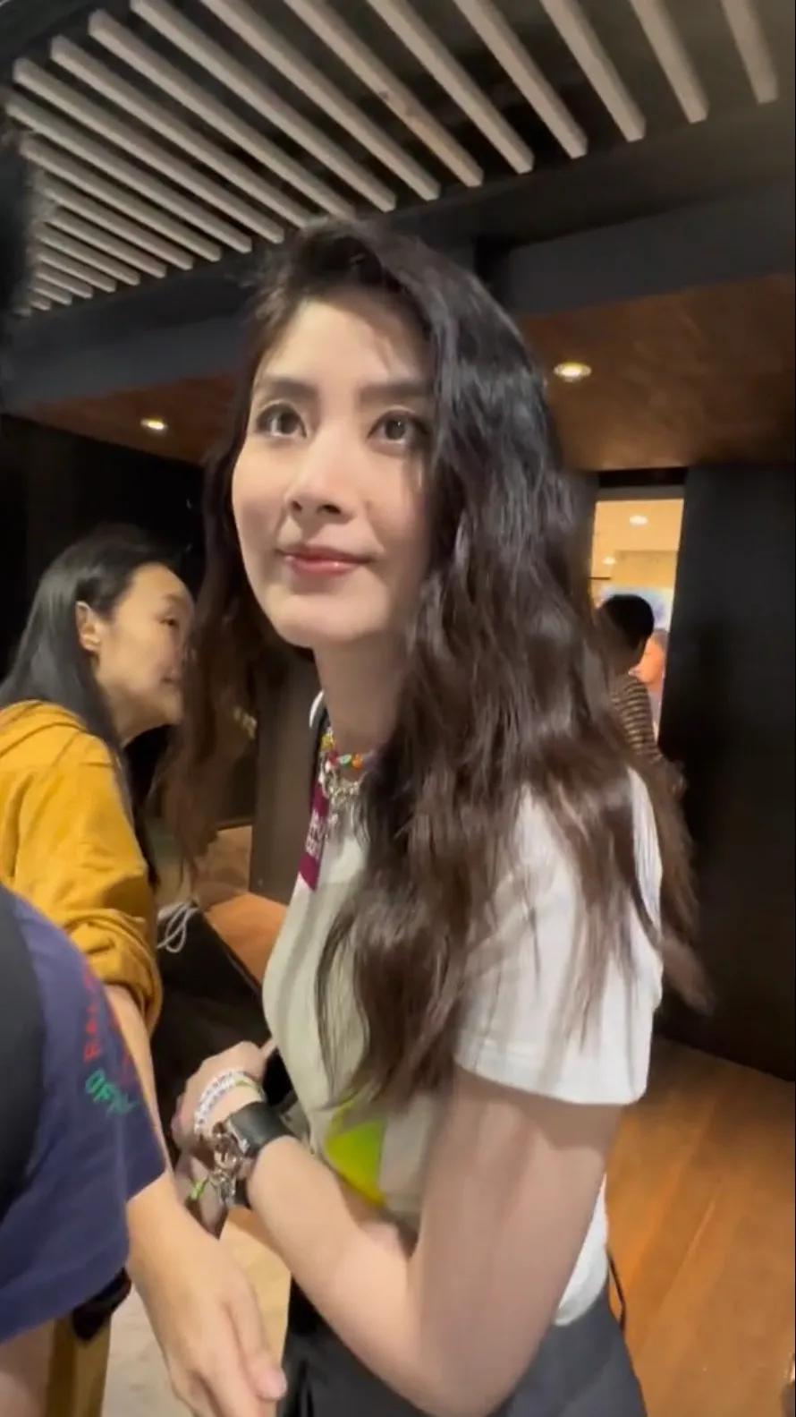 Kelly Chen debuted at the age of 50, she is amazing with the MAX ...