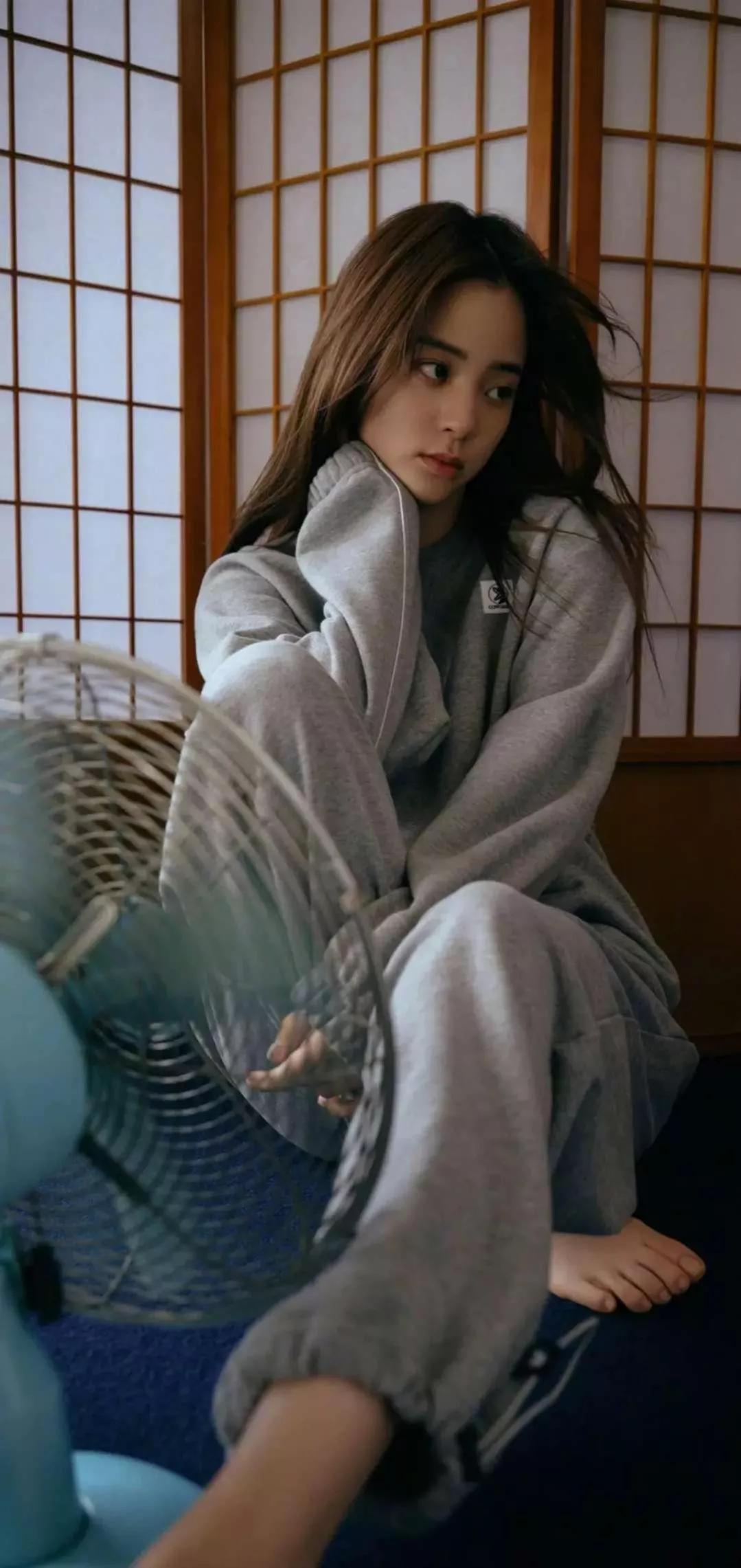 Mobile desktop, stars Jing Tian, Ouyang Nana, Xu Dongdong and Xu Jiaqi - iNEWS