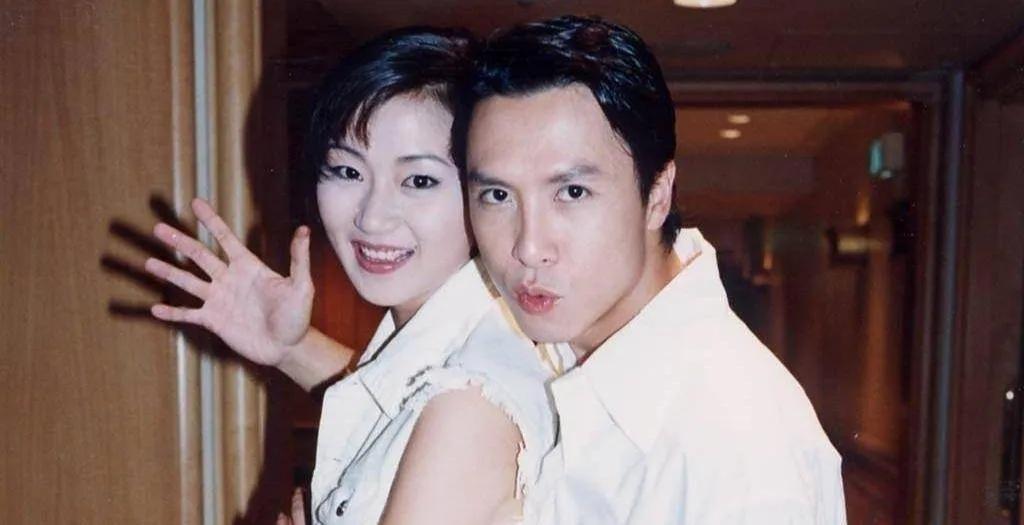 "Thousands of charms", "all kinds of styles", "Hong Kong's most ...